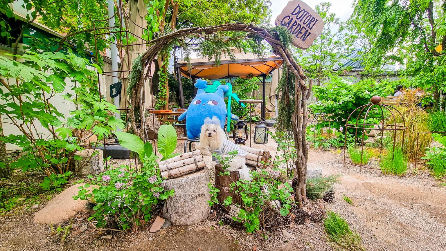 Korea’s Famous Poop Cafe (UPDATED) – Seoul Searching